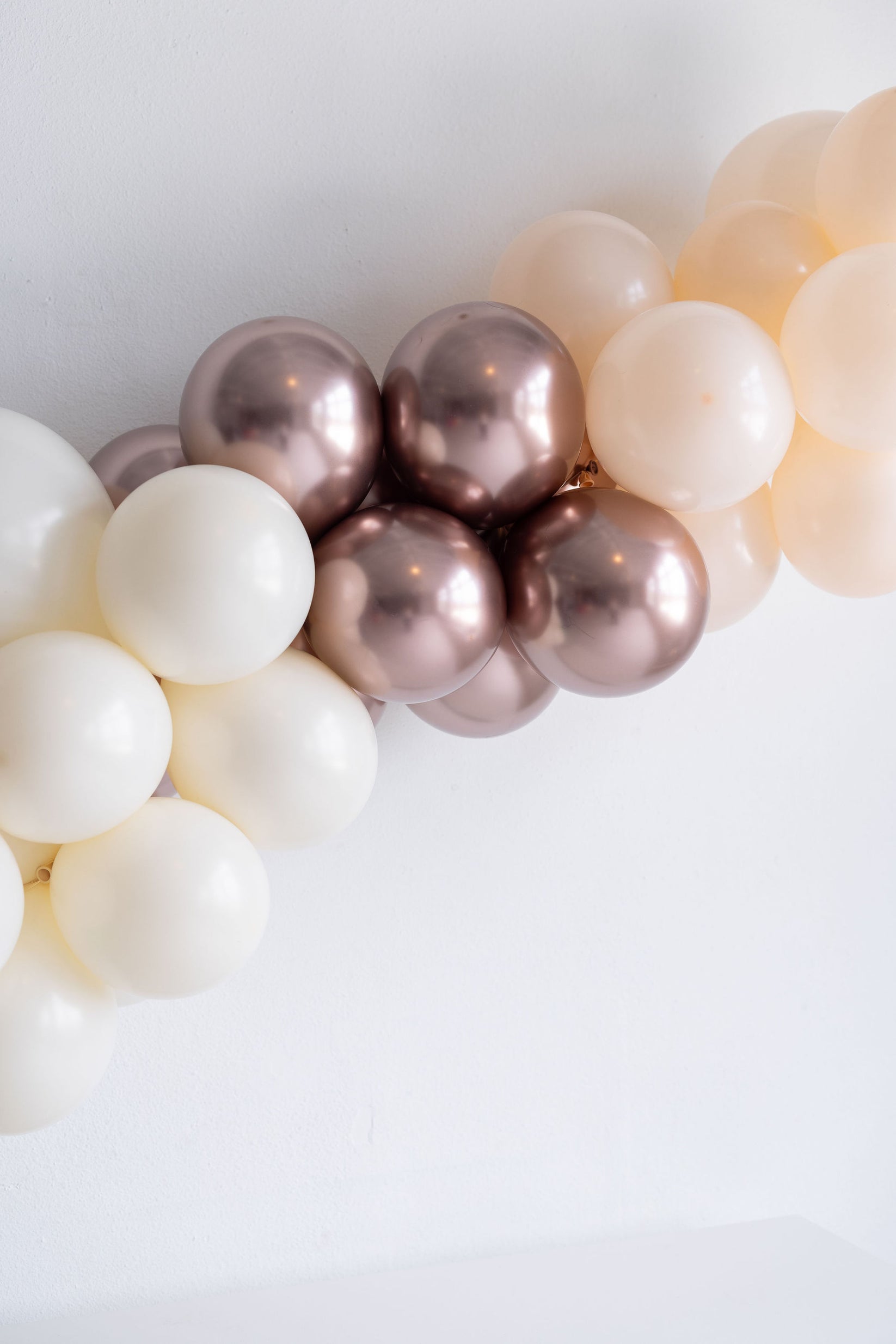 Bold and Bubbly Grab and Go Balloon Garland – Party Geenius